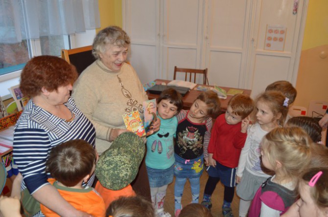 На литературной гостиной в ейском детсаду выступила поэтесса Нина ...