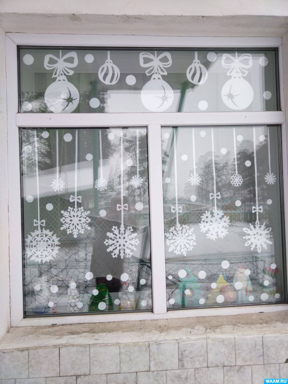 Новогоднее оформление окон в ДОУ (6 фото). Воспитателям детских садов ...