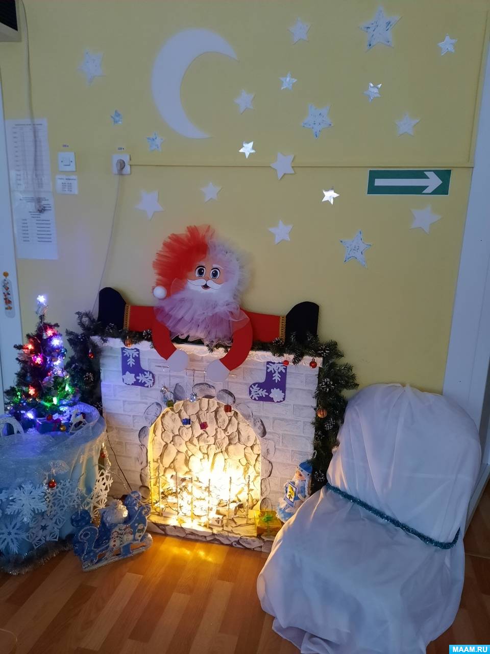 Оформление группы детского сада «Сказка у новогоднего камина» (5 фото ...