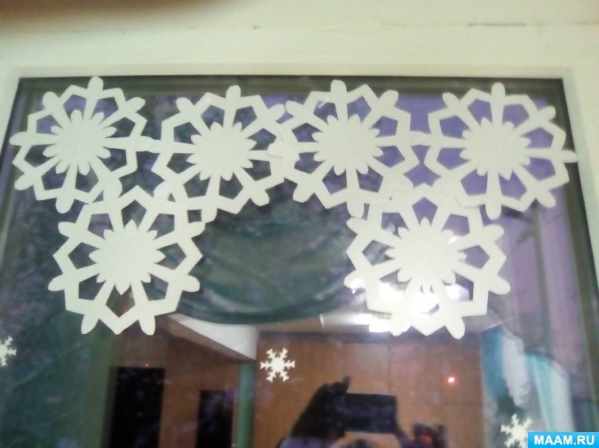 Новогоднее украшение для окна (7 фото). Воспитателям детских садов ...