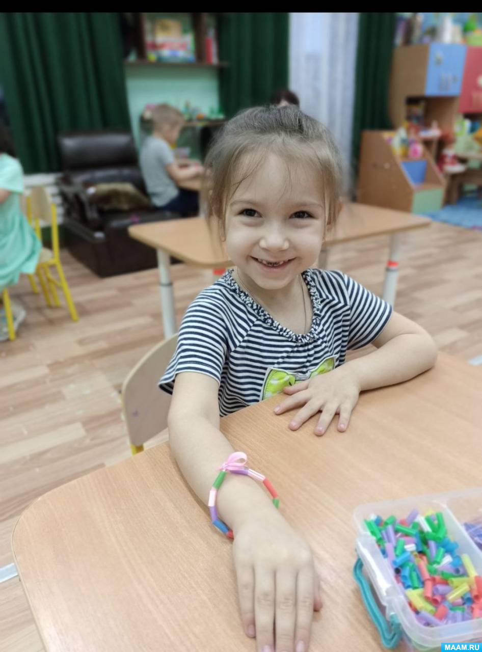 Браслеты своими руками. Воспитателям детских садов, школьным учителям и ...