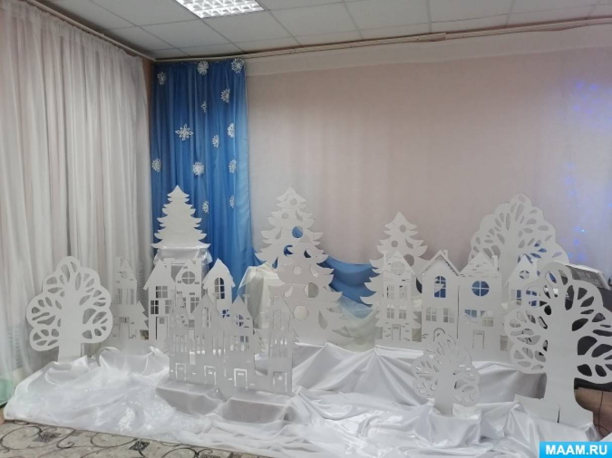 Новогоднее оформление музыкального зала «Зимний город» (2 фото ...