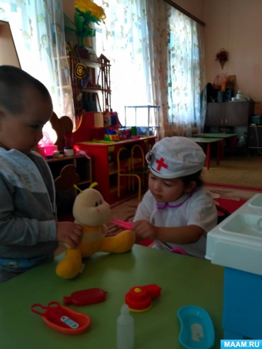 Сюжетно-ролевая игра «Добрый доктор Айболит» в первой младшей группе (3 ...