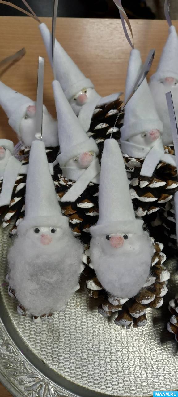 Гномики из шишек. Мастер-класс (2 фото). Воспитателям детских садов ...