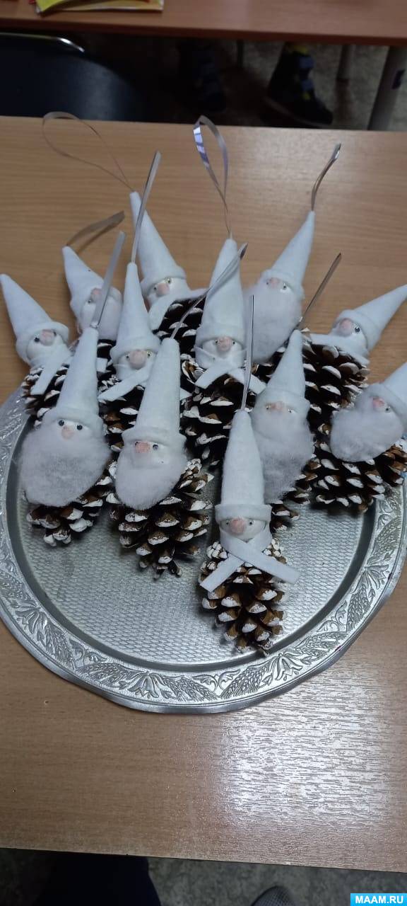 Гномики из шишек. Мастер-класс (2 фото). Воспитателям детских садов ...
