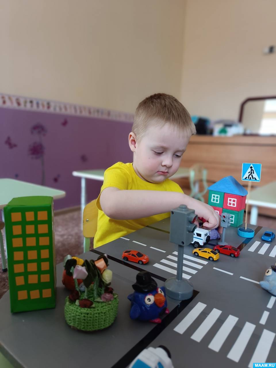 Настольная игра «Смешарики в городе» для детей среднего возраста (6 ...