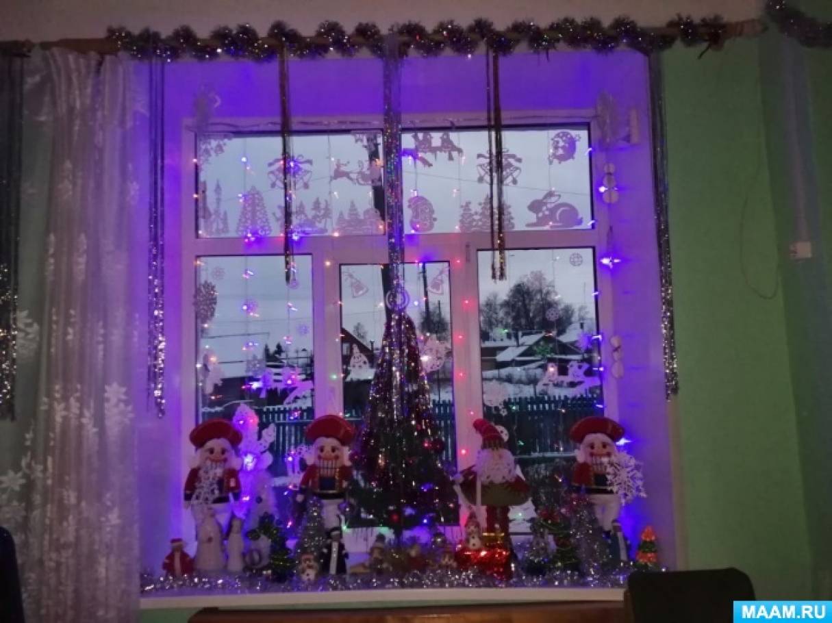 Новогоднее оформление окна в группе (1 фото). Воспитателям детских ...